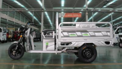 Cina 60V / 72V 1500W triciclo elettrico per passeggeri 50 - 70km di autonomia in vendita