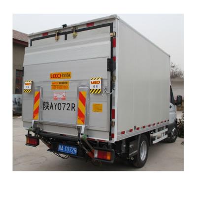 Cina Ascensore idraulico 700kg della porta posteriore del camion 2KW che carica piccolo camion con il ponte levatoio in vendita