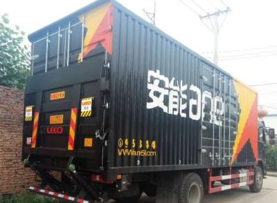 中国 LodingおよびUnloding白い色のヴァンのための商品装置;鋼鉄プラットホームおよび油圧圧力 販売のため