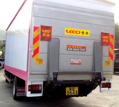 Cina porta posteriore automatica di potere di Van Tail Lift Cantilever Truck della scatola 18MPa con tensione 24V ed olio idraulico in vendita