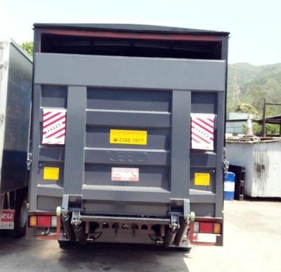 Cina porta posteriore automatica di potere di Van Tail Lift Cantilever Truck della scatola 18MPa con tensione 24V ed olio idraulico in vendita