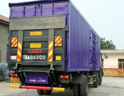 Cina Porta posteriore idraulica con il capactity di carico di 700kg ed usare materiale della lega di alluminio con il cilindro dell'olio di 8L in vendita