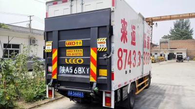 Cina Capactity di carico del sollevatore idraulico della coda del camion della porta posteriore 1500KG 1200mm con la lega di alluminio materiale in vendita