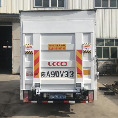 Cina Ascensore idraulico della porta posteriore dell'ascensore 1500kg della porta posteriore dell'automobile con la piccola bandiera ed il colore nero e bianco in vendita