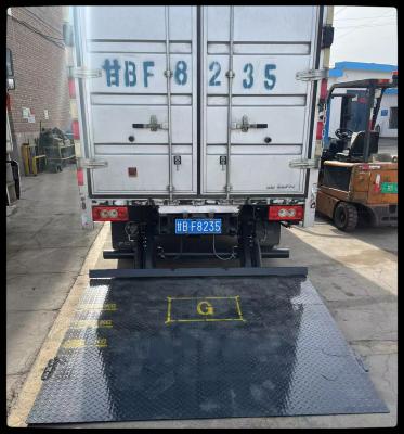 Cina 1,5 Ton Steel Truck Tail Gate solleva adatto a 1.8m Van con colore nero e DC24V/2KW in vendita