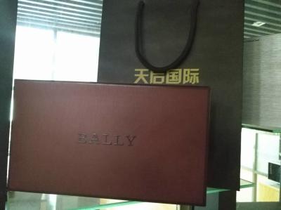 Cina Contenitore di regalo duro del cartone della laminazione nera di lusso di Matt con stagnola per imballare in vendita