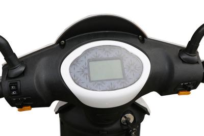 Cina Italy Best Seller 48V 500W Electric Scooter Pedal Assist 60km Range per Charge 18 Inch Tire 48V 20ah Bluetooth Sensor Disk in vendita
