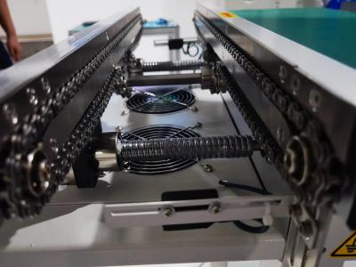 Cina Lo SpA controlla l'attrezzatura dell'assemblea del PWB su misura gomma del trasportatore ESD di SMT dopo il forno di riflusso in vendita