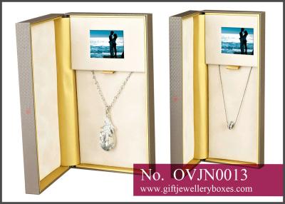 China ODM / OEM womens Gift Jewellery Boxes, green fancy paper with gold lining  necklace storage box factory