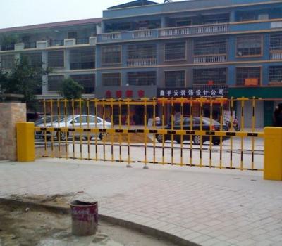中国 住宅区域/Officの建物/工場のための長期交通障壁のゲート 販売のため