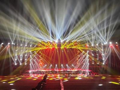 Cina Lampada Flusso luminoso 150 230W 7r Fascio acuto Moving Head Stage DJ Show Light in vendita