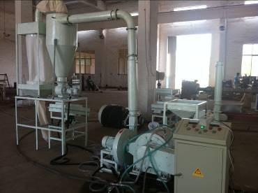 Cina Polvere di legno che frantuma Pulveriser, macchina di plastica dell'aiutante in vendita