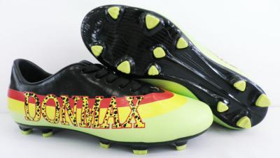 China Professional Men's Outdoor Soccer Cleats With Lightweight TPU For Football Game for sale