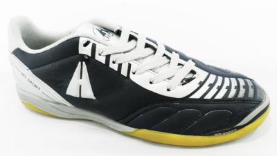 China Plutônio respirável de borracha de Outsole da bota do futebol das crianças internas duráveis à venda
