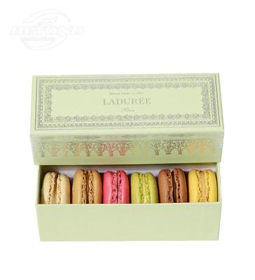 Cina Biscotti al cioccolato a sfuso Macaroon Food Gift Boxes Imballaggi cartacei Per i souvenir di matrimonio di San Valentino in vendita