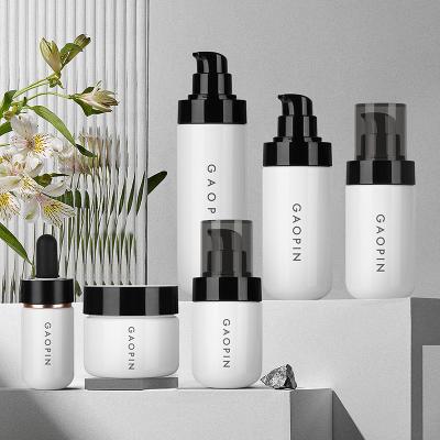 Cina i cosmetici d'imballaggio stabiliti dello skincare di lusso di 50ml 80ml 100ml 120ml scremano i contenitori del barattolo in vendita