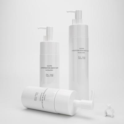 Cina Bottiglia bianca 100ml 150ml 200ml 29.4g della lozione della plastica del latte del corpo in vendita