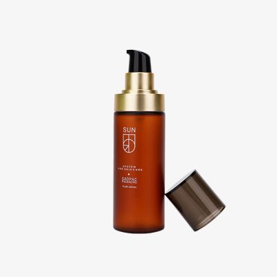 Cina le bottiglie di plastica cosmetiche di 100ml 120ml/le bottiglie pulitrice del fronte con KD dorato forte succhiano in vendita