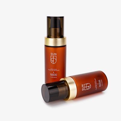Cina le bottiglie di plastica cosmetiche di 100ml 120ml/le bottiglie pulitrice del fronte con KD dorato forte succhiano in vendita