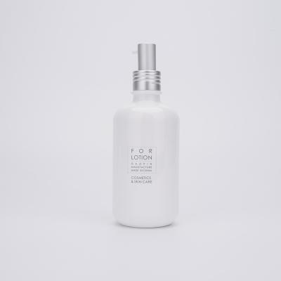 Cina Bottiglie di plastica cosmetiche multifunzionali con la metallina della pompa/il rivestimento brillante in vendita