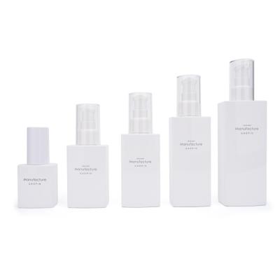 China Garrafa facial da loção do plástico dos cuidados com a pele do recipiente do quadrado branco 100ml 120ml 150ml 200ml à venda