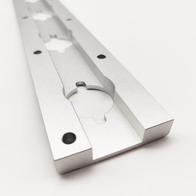 China ISO13485 Niedrigvolumen-gefrähte Metallteile aus Aluminium PEEK zu verkaufen
