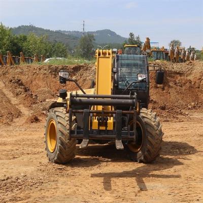 China 3 Ton Telescopic Boom Handler With Lifting Walking Linkage Function for sale
