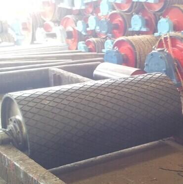 China 10000 mm length diamond rubber lagging roll for conveyor pulley for sale