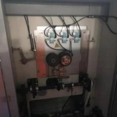 Cina Macchina di cartonatura continua di alta qualità full-auto per tubi/bottiglie/bollicine/penne/lipstick Prodotto Macchina di cartonatura ad alta velocità con dispositivo di selezione dei prodotti di tipo bastone e colla calda in vendita