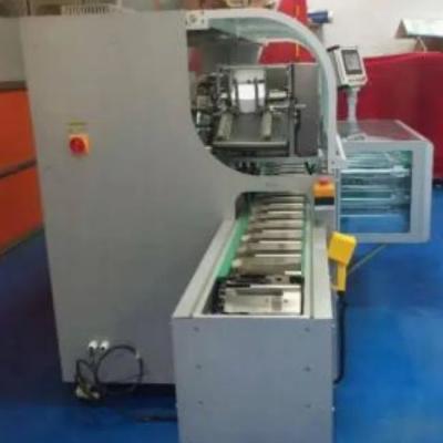 Cina Macchina di cartonatura continua di alta qualità full-auto per tubi/bottiglie/bollicine/penne/lipstick Prodotto Macchina di cartonatura ad alta velocità con dispositivo di selezione dei prodotti di tipo bastone e colla calda in vendita