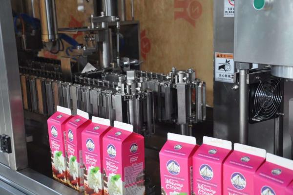 Semi Gable Top Packaging Machine Carton automatica che riempie la cima del tetto del DH 1200