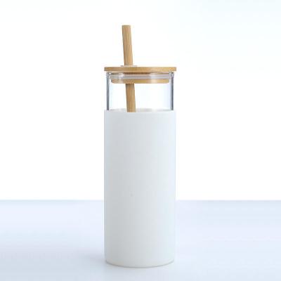 China Veiligheid Duurzaam 500 ml 600 ml Bpa gratis glas waterfles met bamboe deksel Borosilicaat glas tumbler Meerdere kleuren Ideaal voor thuis school kantoor Te koop