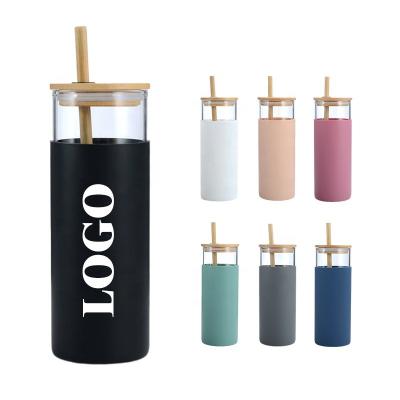 China Op maat gemaakte transparante 500 ml glazen fles herbruikbare glazen waterfles met siliconen mouw en stro toegepast als cadeautje voor werknemers vrienden collega's Te koop
