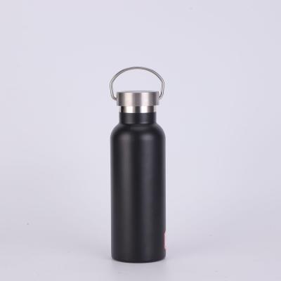 Cina Bottiglie di acqua sportiva in acciaio inossidabile in ingrosso 17oz bottiglia isolante a doppia parete con maniglia e coperchio a prova di perdita in legno bottiglia d'acqua in metallo all' esterno per ciclisti corridori in vendita