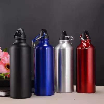 China 750 ml Wasserflaschen mit Karabiner Portable Aluminium Wasserflasche undicht Wasserkrug für Wandern Reisen Outdoor Sport Fitness for sale