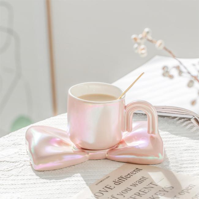 Ceramic cup with pearlescent glaze - side view