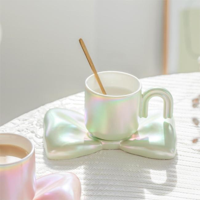 Ceramic cup with pearlescent glaze - top view