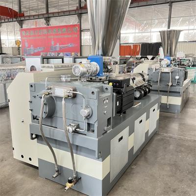 China Linha de extrusão de tubos PE de parede sólida 9 metros Tanque de vácuo Uma pessoa Operação para tubos e eficiência à venda