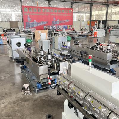 Cina Linea di estrusione tubi PE personalizzata con parete solida e motore prodotto con rapporto L/D della vite 33 1-38 1 in vendita