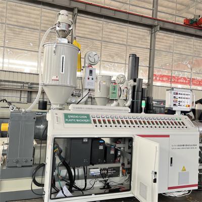 Cina Linea di estrusione tubi in PE completamente automatica con controllore di temperatura OMRON e vasca sottovuoto in SUS304 lunga 9 metri in vendita