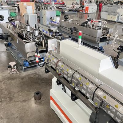 China Custom PLC Plastic Pipe Extruder Machine 50-1000kg/h Output for sale