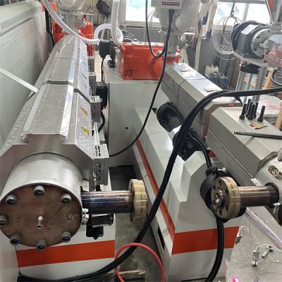 Cina Linea di estrusione per tubi corrugati in HDPE PP LDPE con garanzia di 1 anno e velocità della vite di 22 giri/min in vendita
