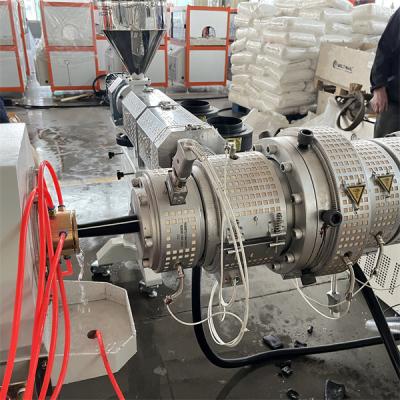 중국 내구성 플라스틱 파이프 기계 출력 500-1000kg/H 판매용