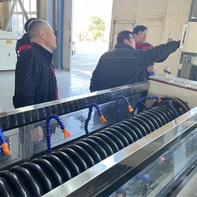 Cina Estrusore per tubi a spirale PE personalizzabile con potenza motore 37-55kw e Pipe Id 50-200mm in vendita