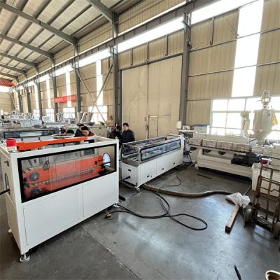 Cina Estrusore per tubi a spirale PE personalizzabile con potenza motore 37-55kw e Pipe Id 50-200mm in vendita