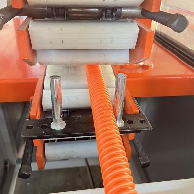 Cina Linea di estrusione tubi a spirale in PE PP con classificazione completamente automatica e avvolgitore da 100 m/rotolo in vendita