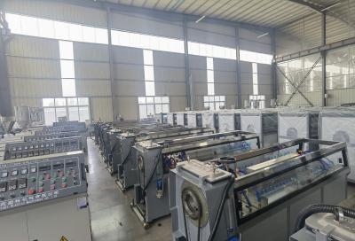Cina Estrusore a vite di plastica per tubi di approvvigionamento di acqua calda con diametro di vite di 70 mm e lunghezza di vite di 1000 mm in vendita