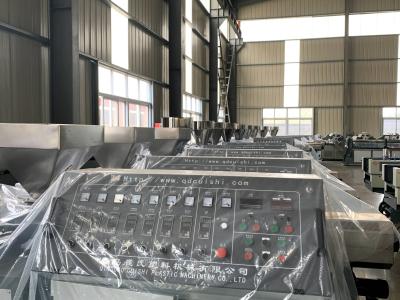 Cina Estrusore a vite di plastica per tubi di approvvigionamento di acqua calda con diametro di vite di 70 mm e lunghezza di vite di 1000 mm in vendita