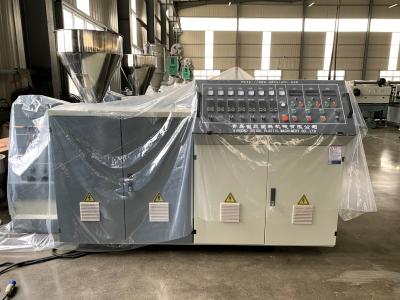 Cina Estrusore a vite di plastica per tubi di approvvigionamento di acqua calda con diametro di vite di 70 mm e lunghezza di vite di 1000 mm in vendita
