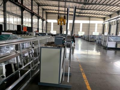 中国 円滑な精密生産 オムロンによって制御された単壁波紋ホース製造機械 販売のため